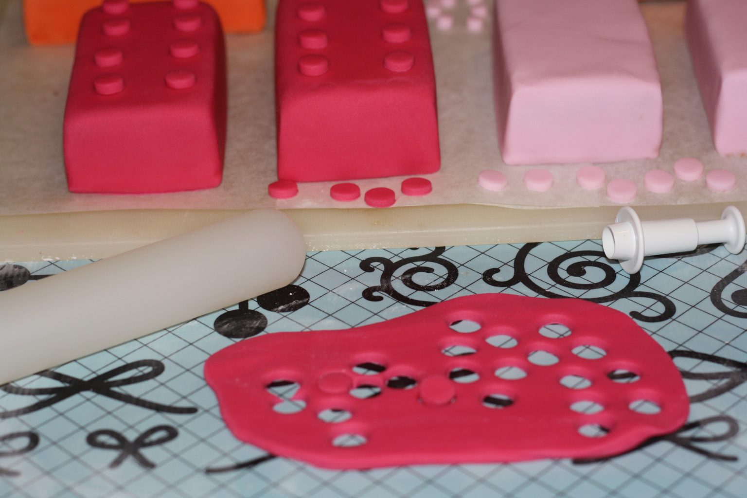 How to make a Lego Birthday cake - Cakes Bakes And Cookies