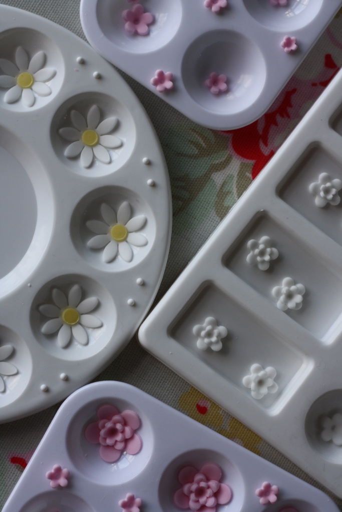 How to make simple sugarpaste flowers - Cakes Bakes And Cookies