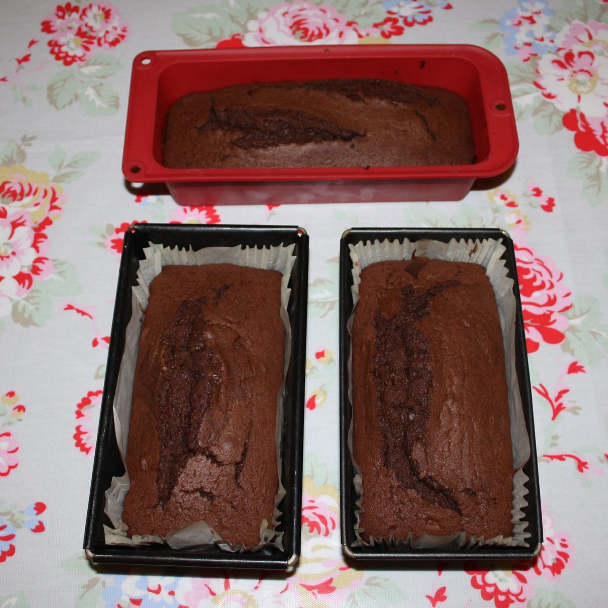 Easy Chocolate Cake Recipe – Cakes Bakes & Cookies